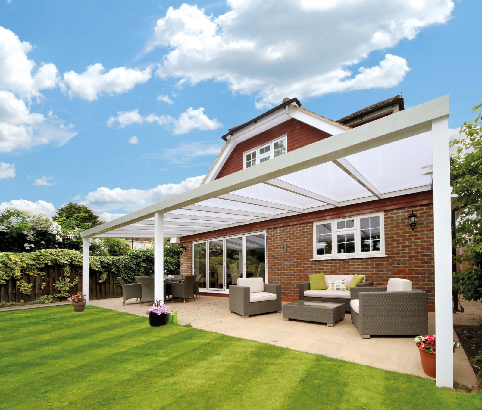 Verandas vs Conservatories: Which One is Right for Your Home? - Verandaluxe